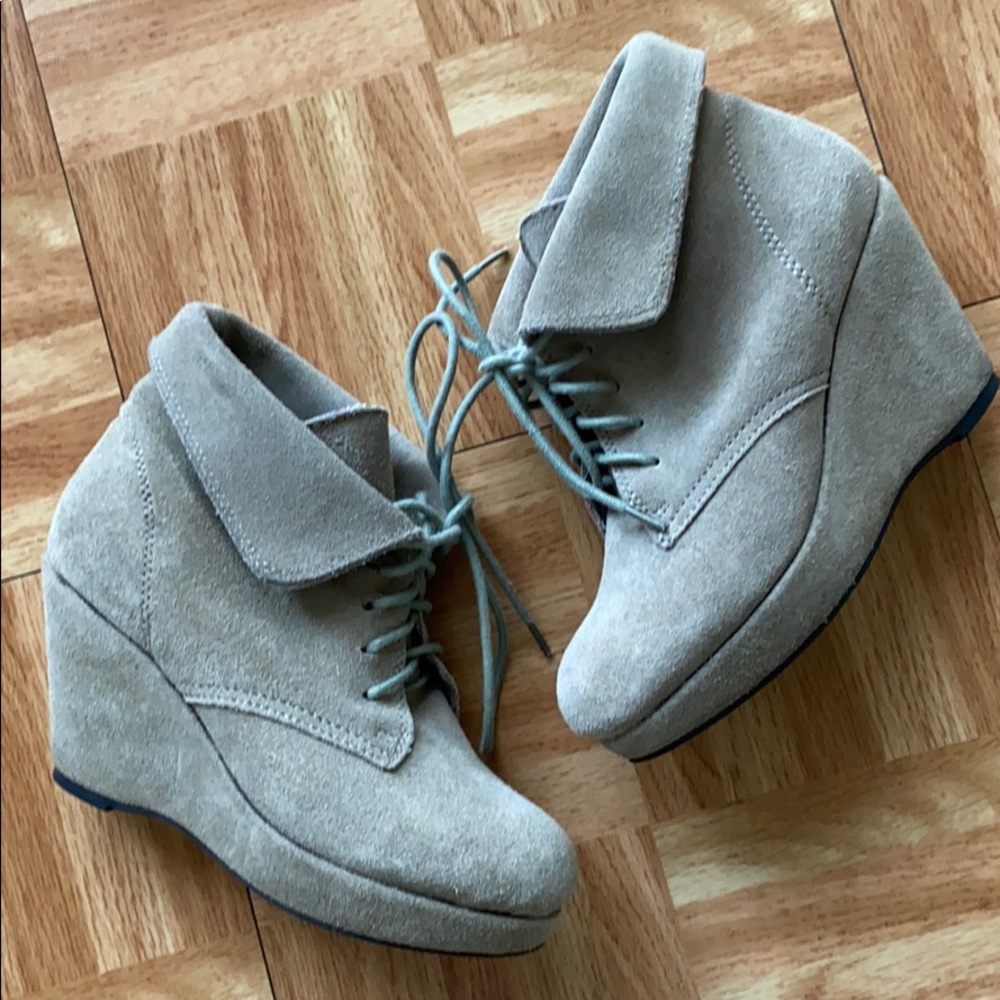 Steve Madden Gray Suede Platform Booties - Gem